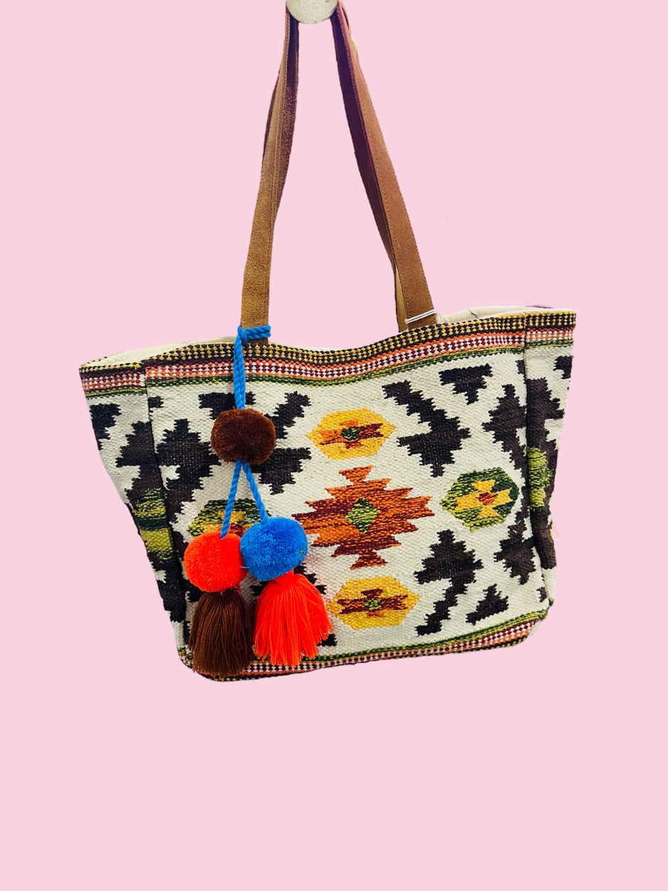 Totes – Camel Threads Retail